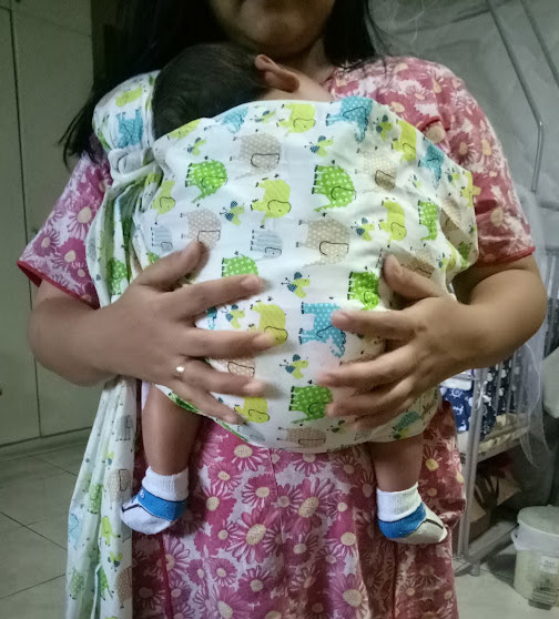 Mencoba Berbagai Jenis Gendongan Bayi - Faradila's Experience