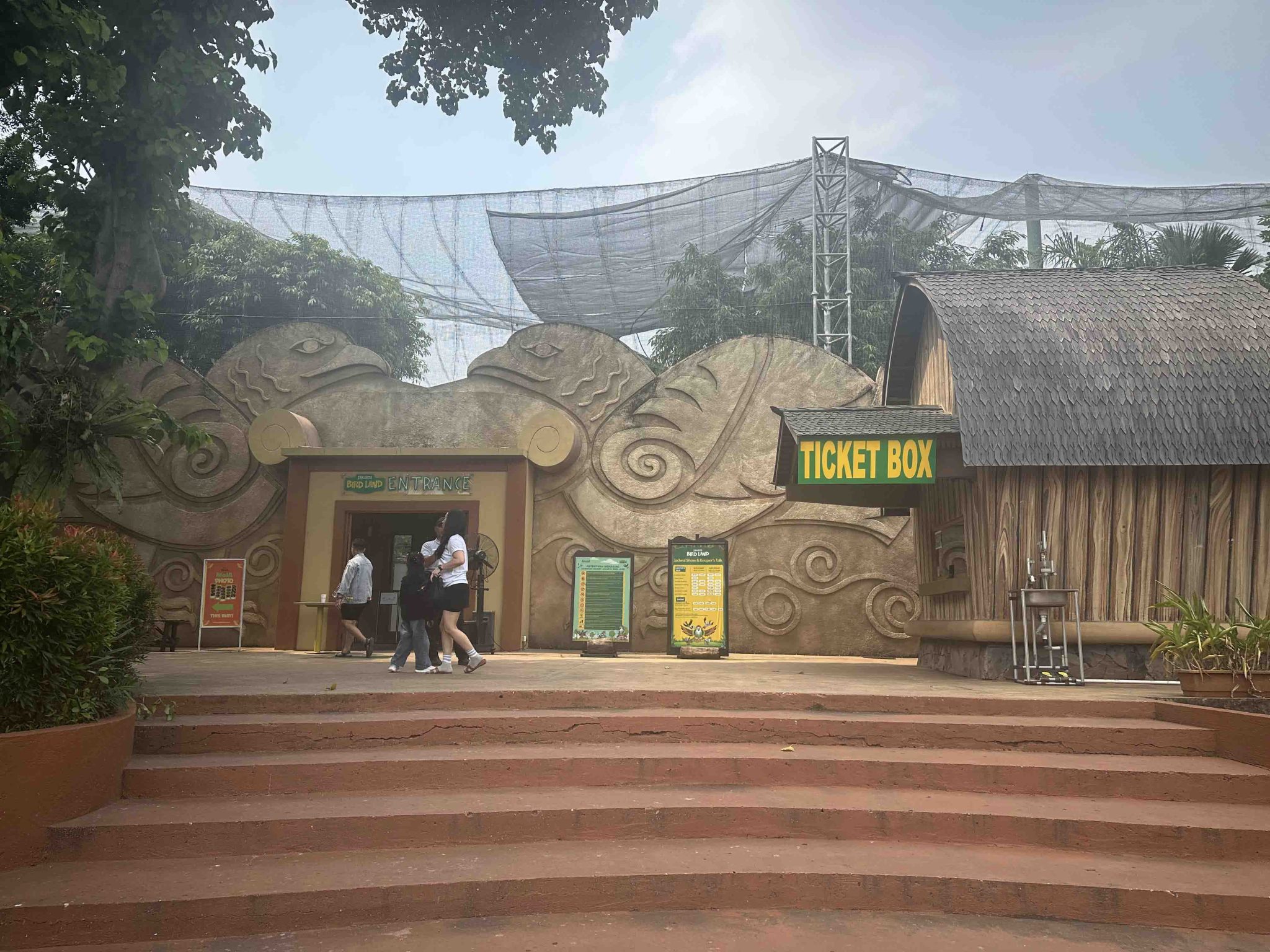 Pengalaman Seru di Jakarta Bird Land Ancol Bersama Keluarga